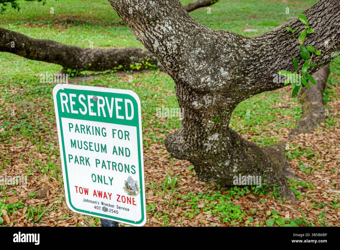 Parking for museum and park patrons only hi-res stock photography and ...