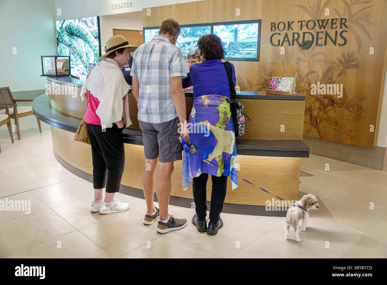 Main information welcome desk hi-res stock photography and images - Alamy