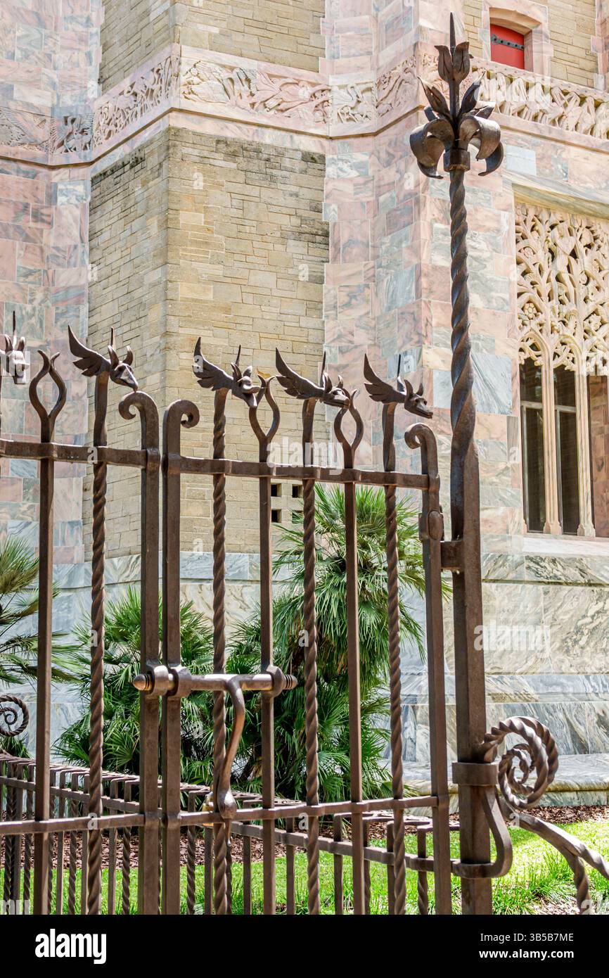 Singing tower gate hi-res stock photography and images - Alamy