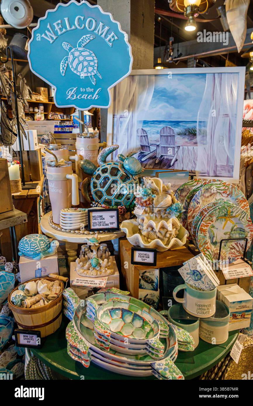 Miniature sea turtle figurines hi-res stock photography and images - Alamy