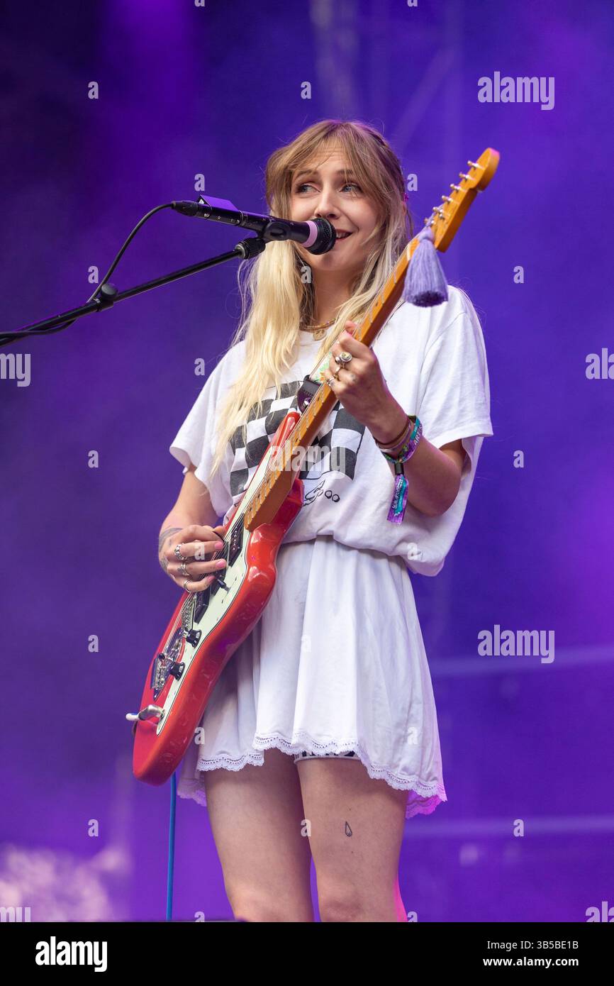 July 29, 2022, Chicago, Illinois, U.S: HESTER CHAMBERS of Wet Leg ...