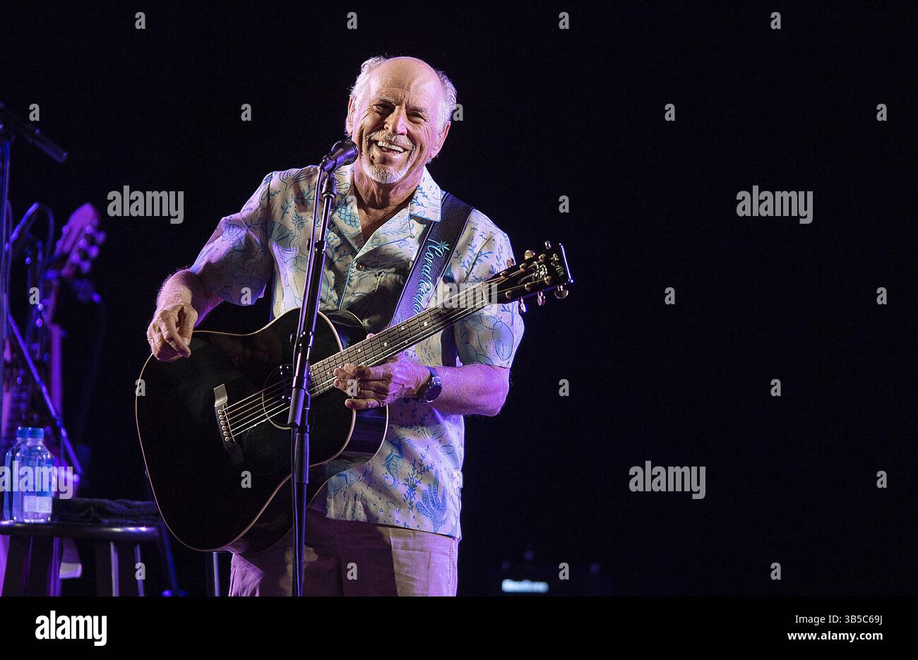 Concerts with jimmy buffett hi-res stock photography and images - Alamy