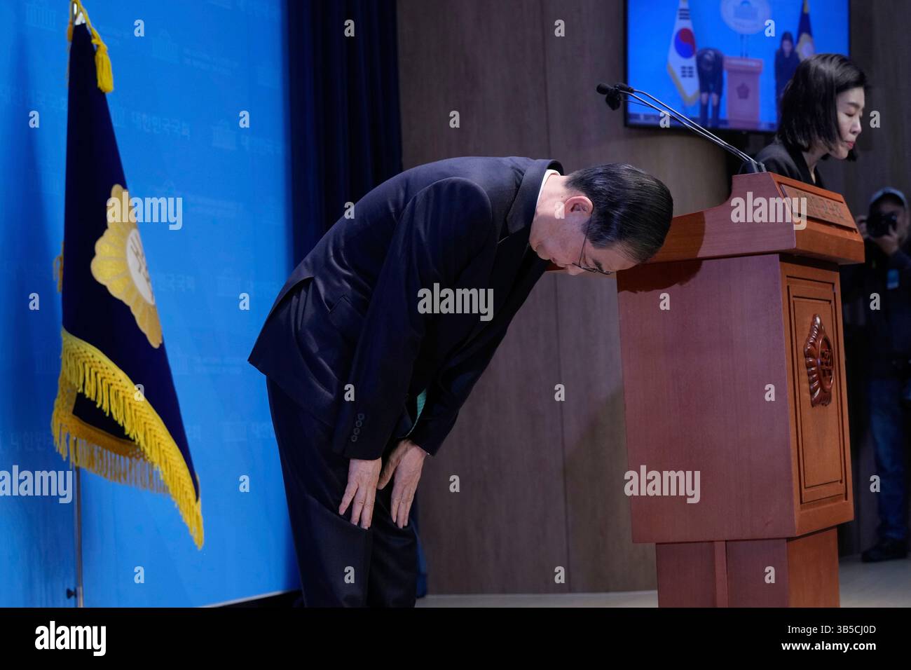 South Korean former Prime Minister Han Duck-soo bows after a press ...