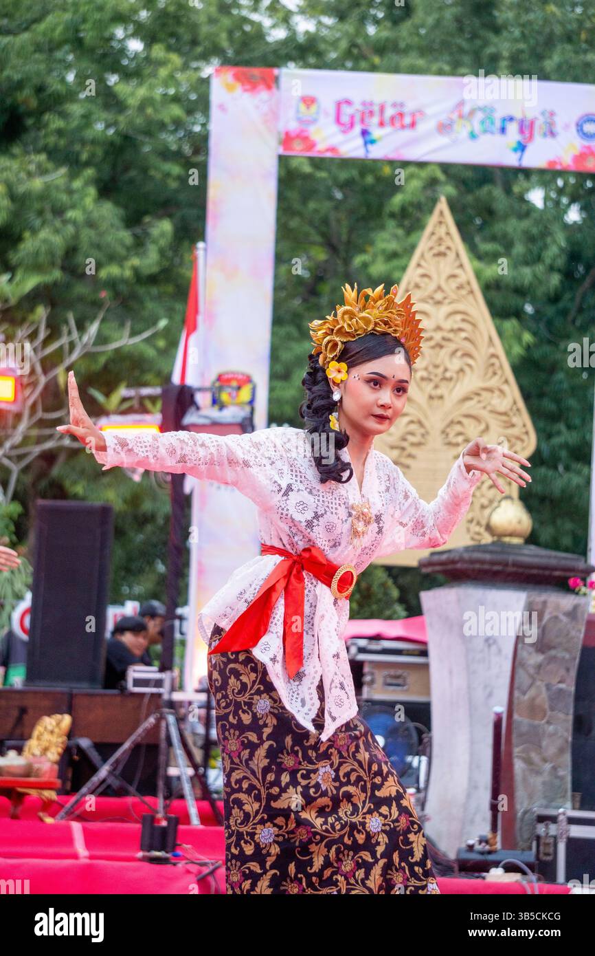 Puspanjali dance from bali welcome hi-res stock photography and images ...