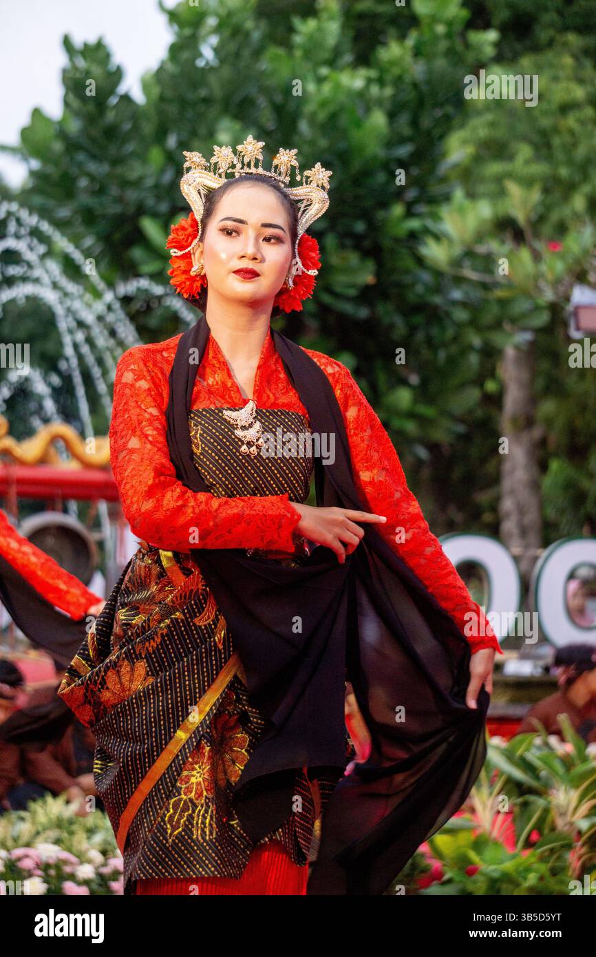 Gambyong dance from Central Java. This dance depicts kindness ...