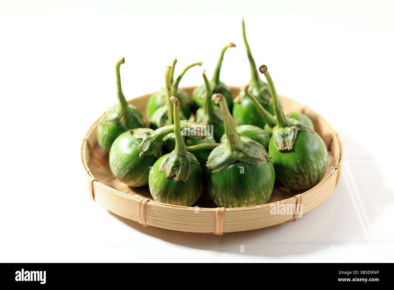 Woven bamboo plate Cut Out Stock Images & Pictures - Alamy