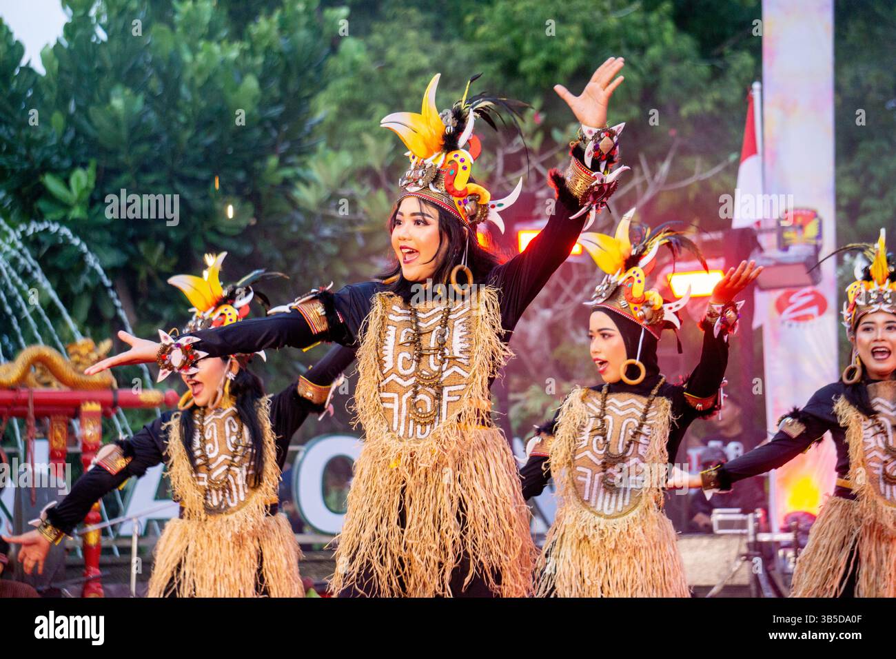 amko Rambe Yamko dance from Papua. This dance depicts the spirit of ...