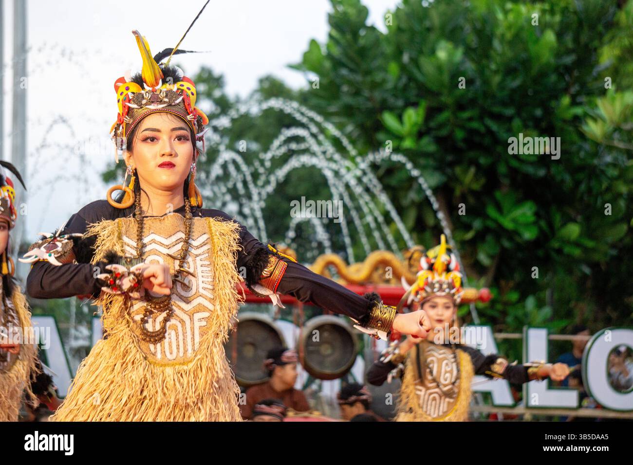 amko Rambe Yamko dance from Papua. This dance depicts the spirit of ...