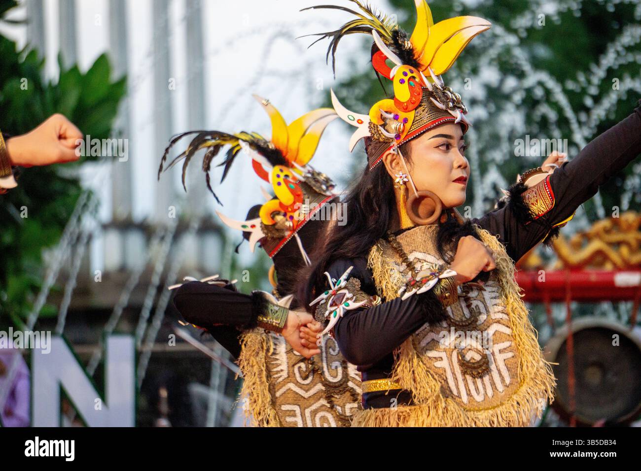amko Rambe Yamko dance from Papua. This dance depicts the spirit of ...