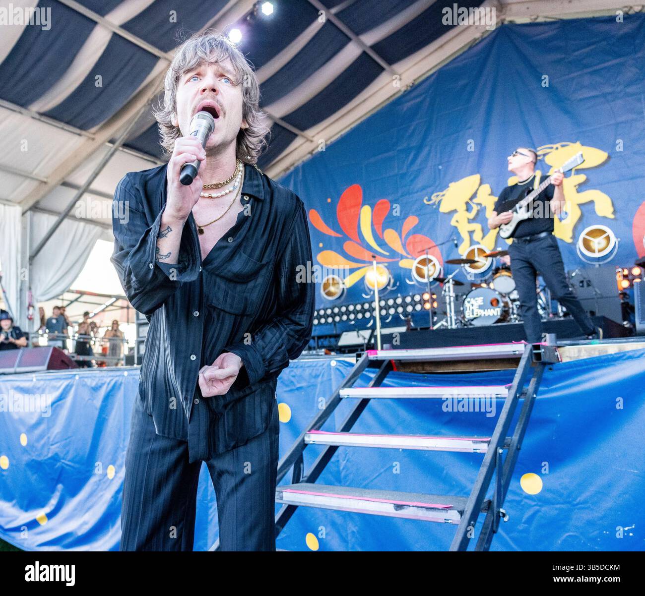 Matt Shultz, left and Brad Shultz of Cage The Elephant performs during ...