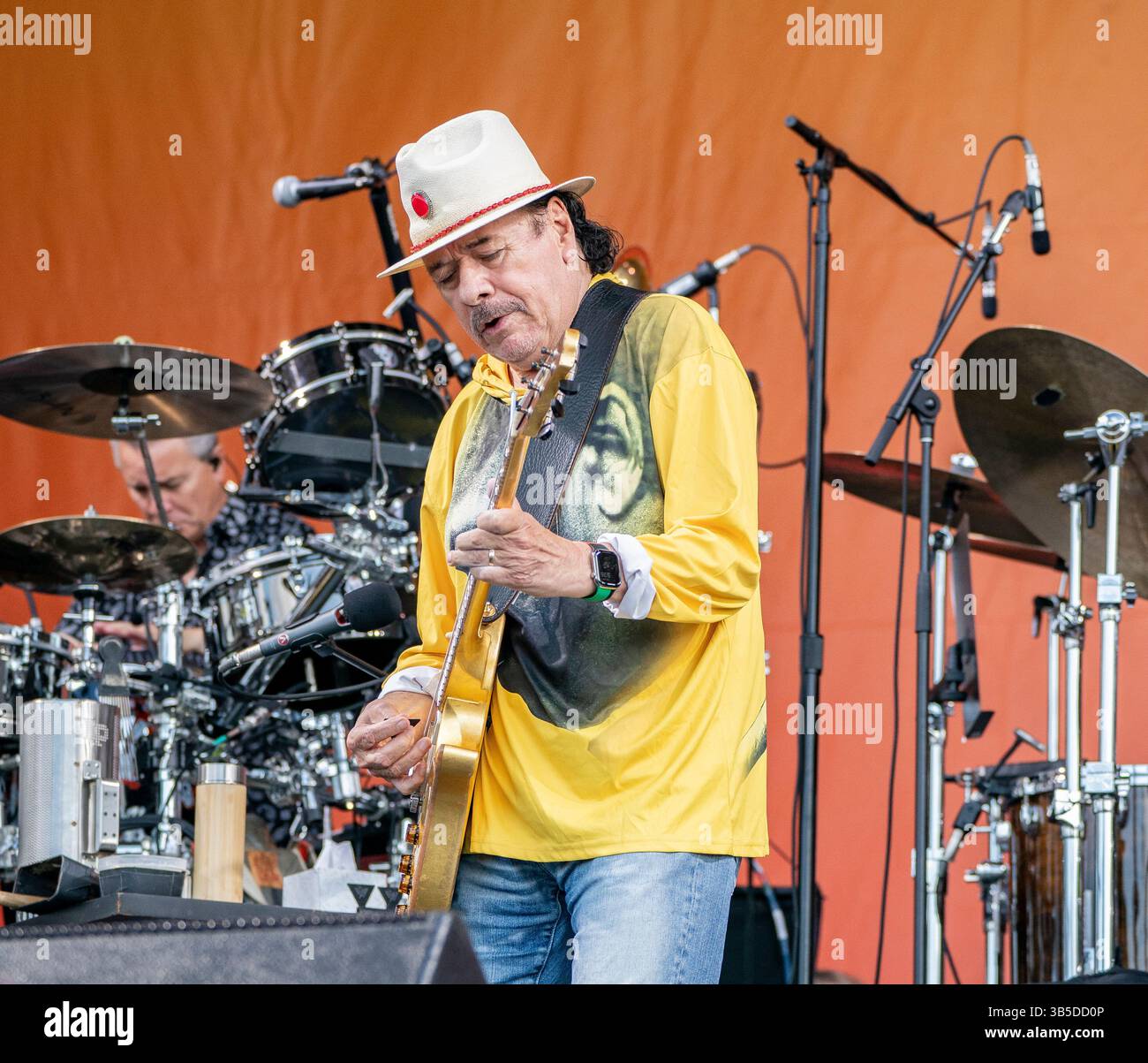 Cindy Blackman Santana, left, and Carlos Santana perform during the ...