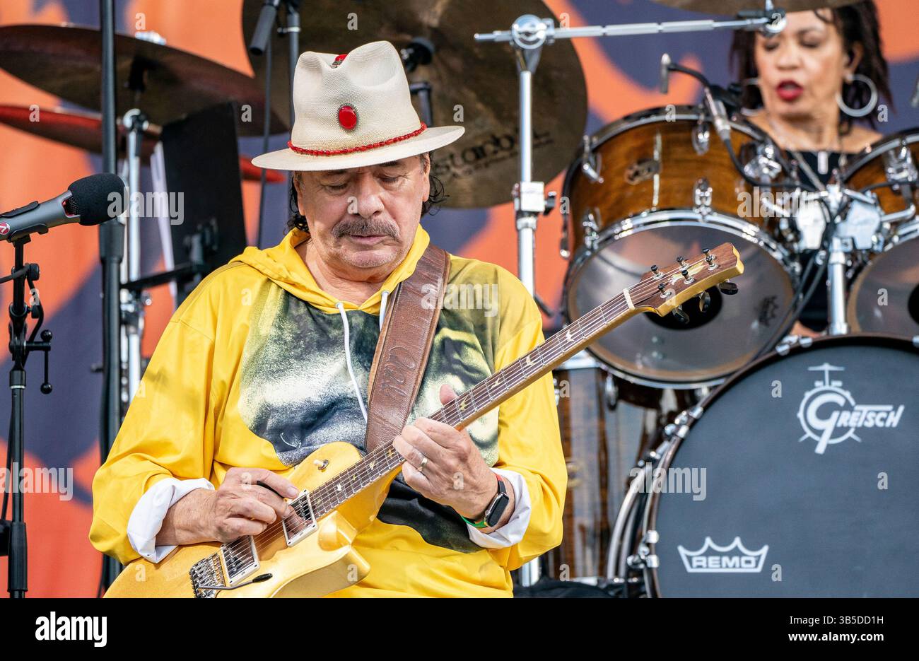 Carlos Santana, left, and Cindy Blackman Santana perform during the ...