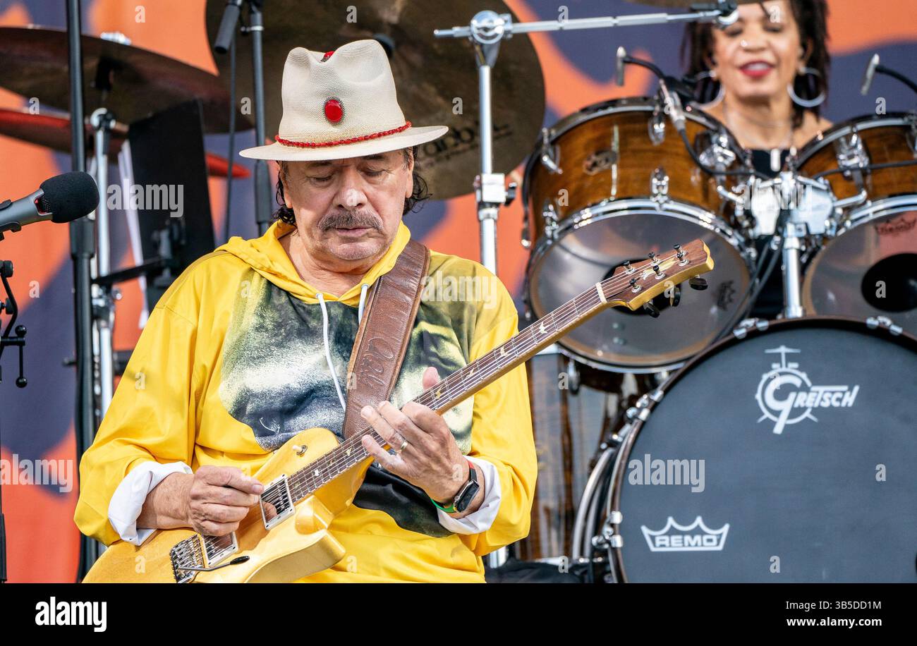 Carlos Santana, left, and Cindy Blackman Santana perform during the ...