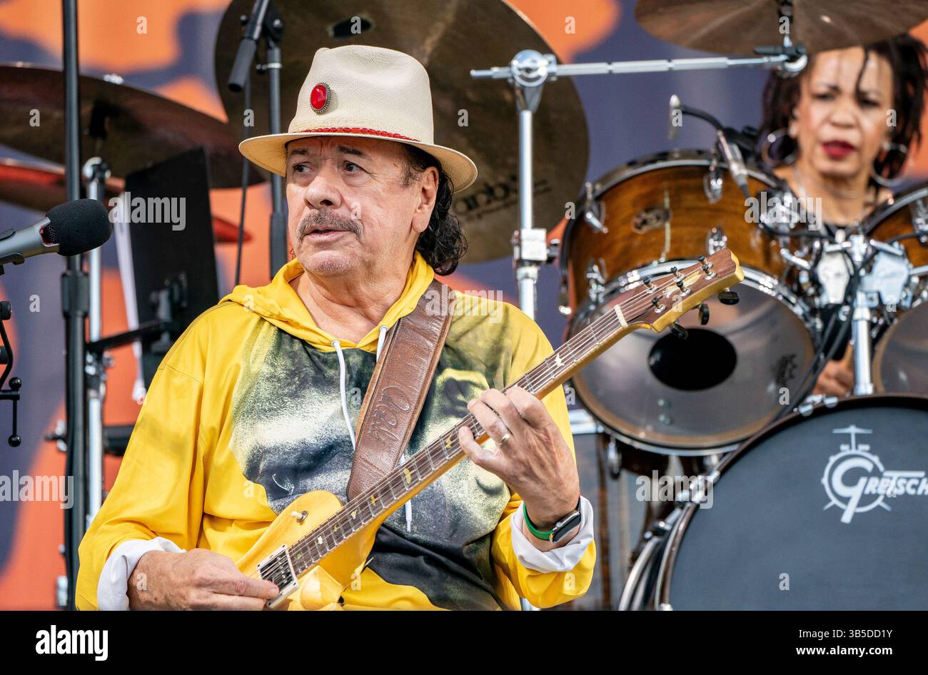 Carlos Santana, left, and Cindy Blackman Santana perform during the ...