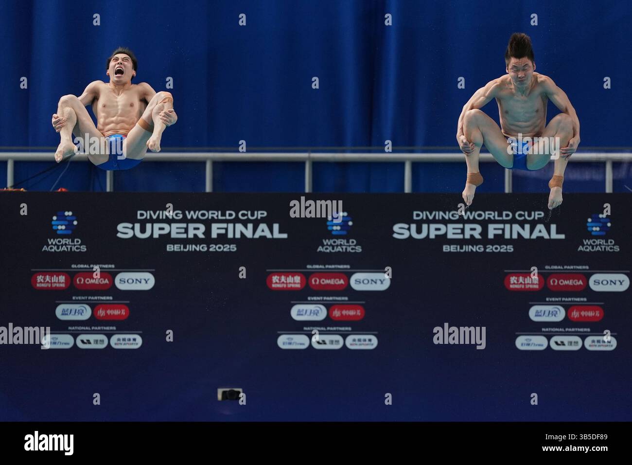China's Hu Yukang and Zheng Jiuyuan compete in the Diving World Cup ...