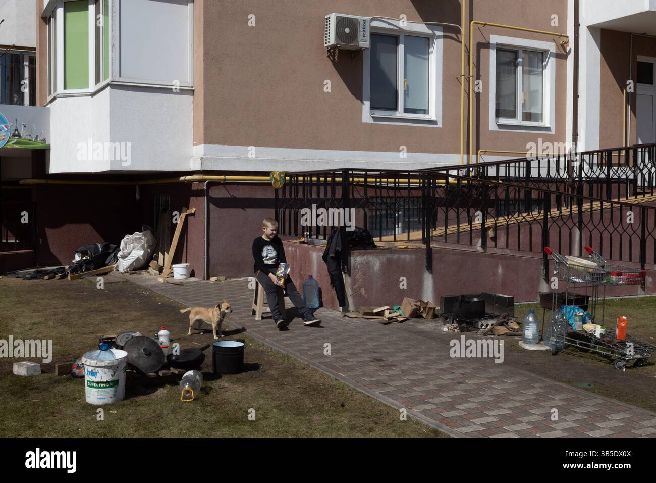 April 7, 2022, Bucha, Oblast Kiev, Ucrania: A child rests on the ...