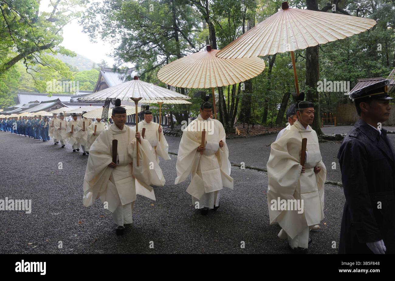 Shinto priests line up to head to the main shrine of Ise Jingu Shrine ...
