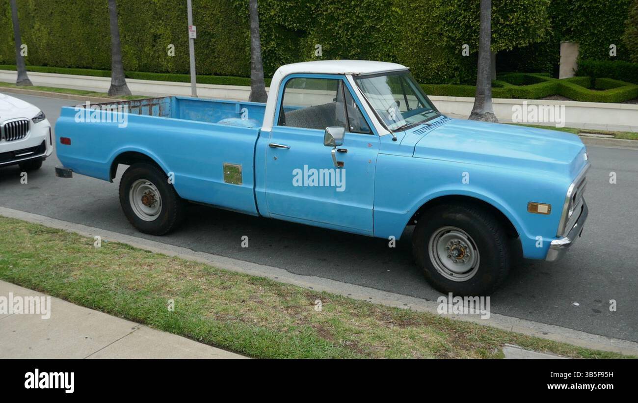 Beverly Hills, California, USA 1st May 2025 Blue Truck at Bungalows at ...