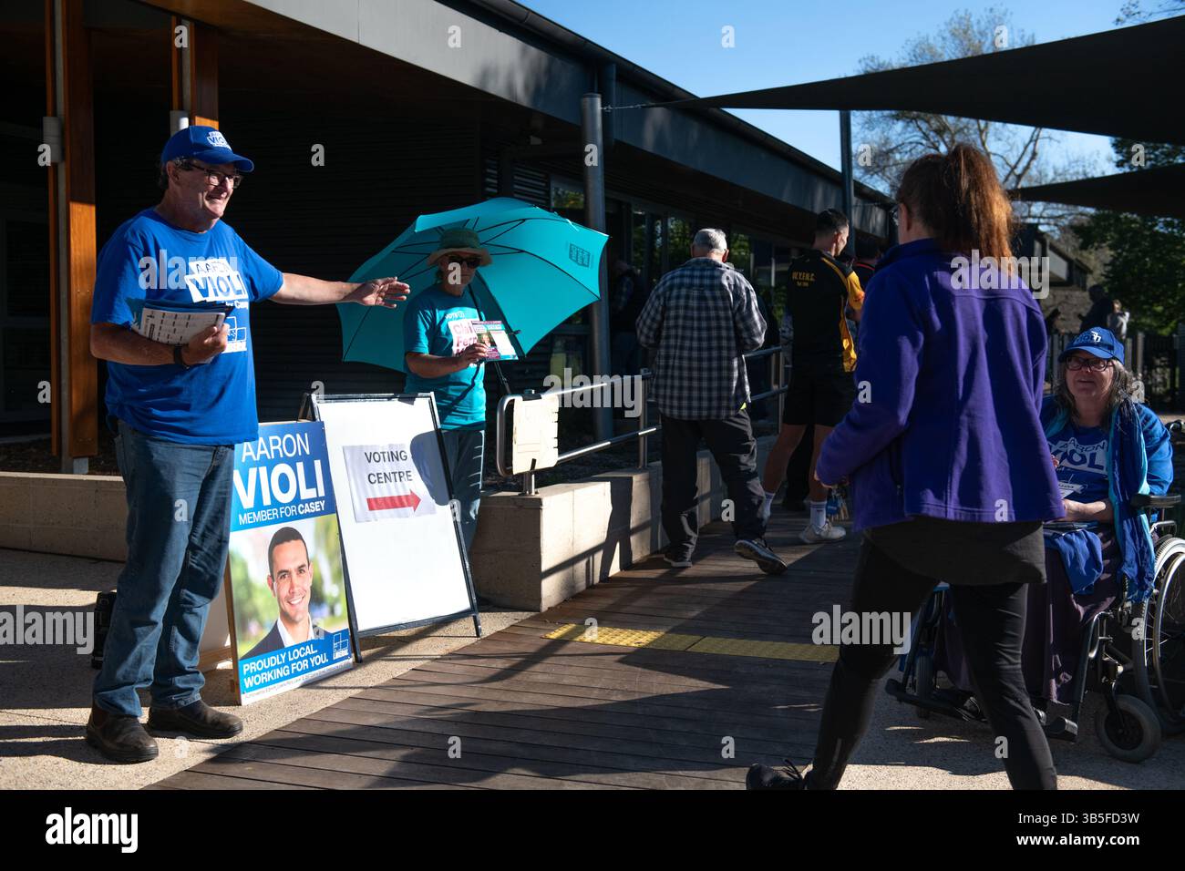 May 2nd 2025, Melbourne, Australia. Early voters in the marginal ...