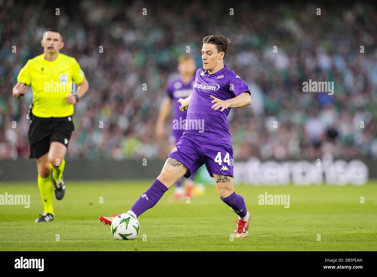 Fiorentina conference league 2025 hi-res stock photography and images ...