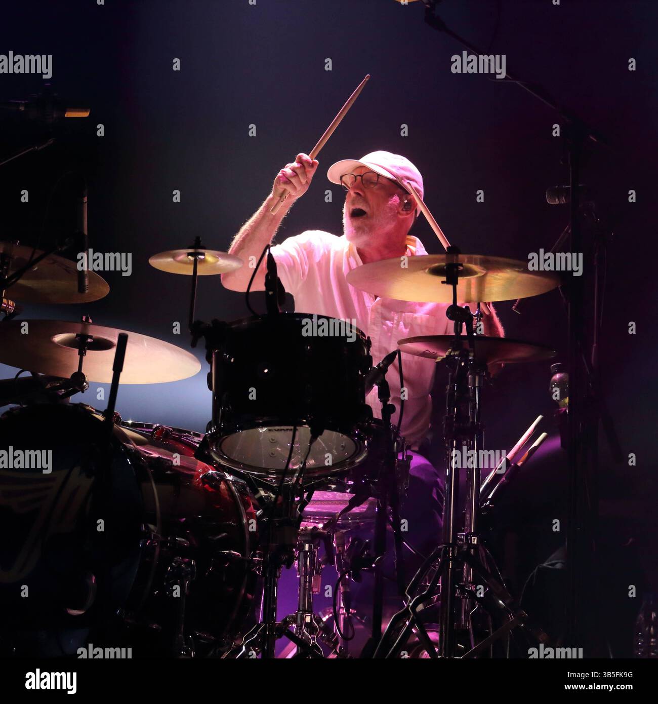 David Lovering von der Band Pixies bei einem Konzert im Tempodrom in ...