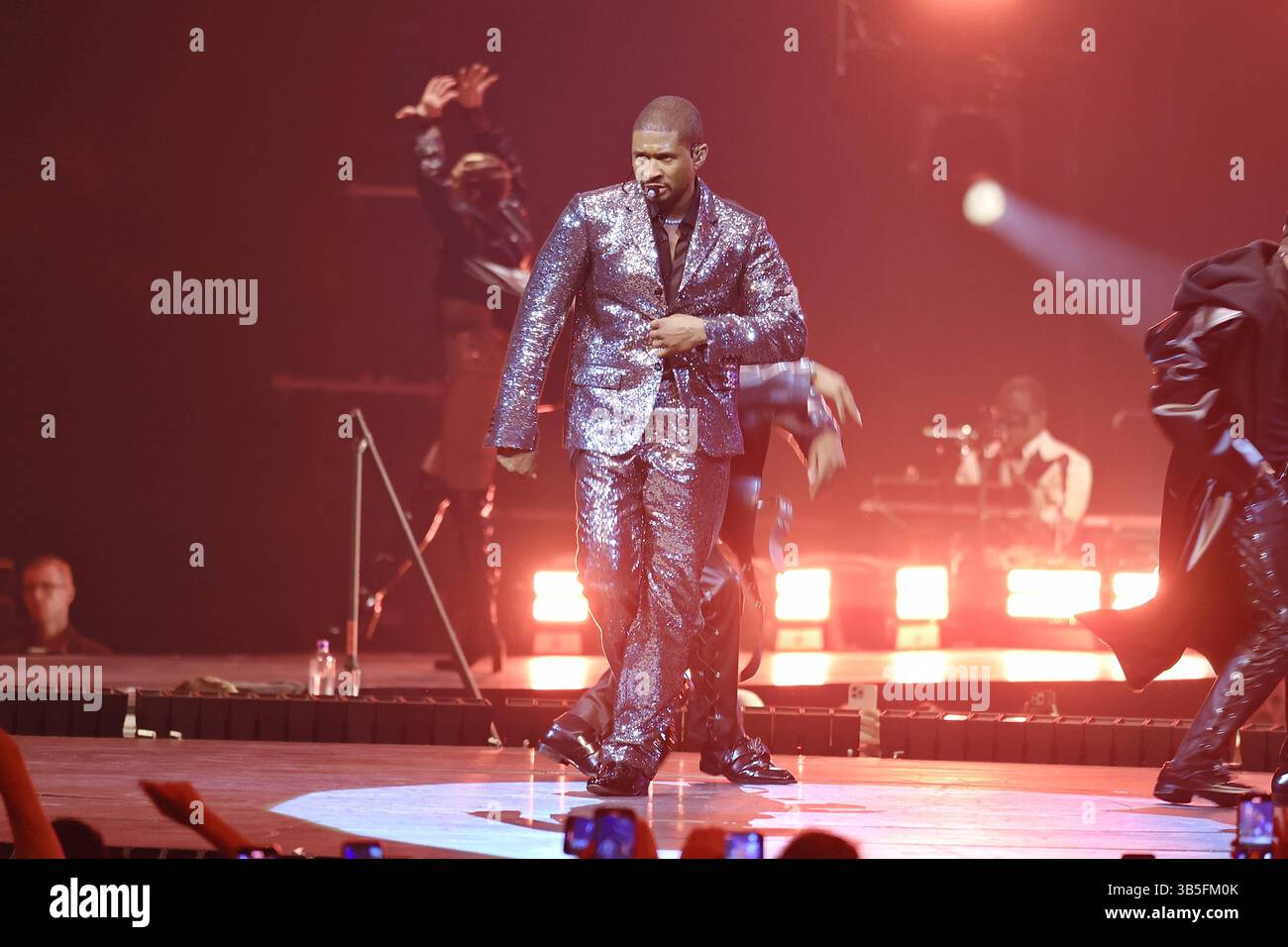 01.05.2025, Usher, Rapper, Sänger, im Konzert live in der Uber Arena ...