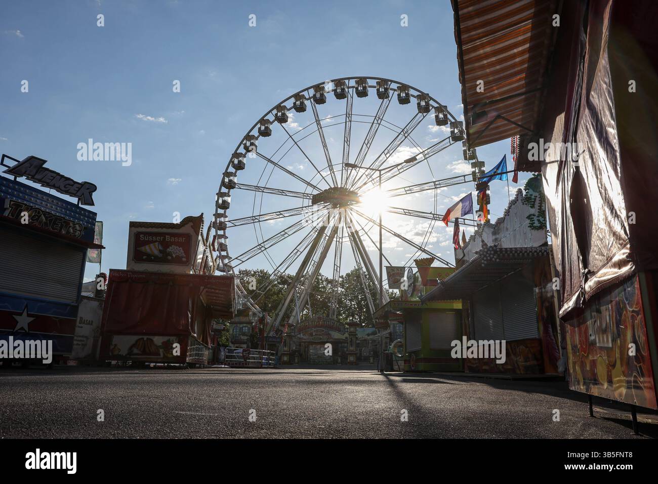 Deutschland, Mannheim, Europa Sonnenlicht hinter dem Riesenrad Grand ...