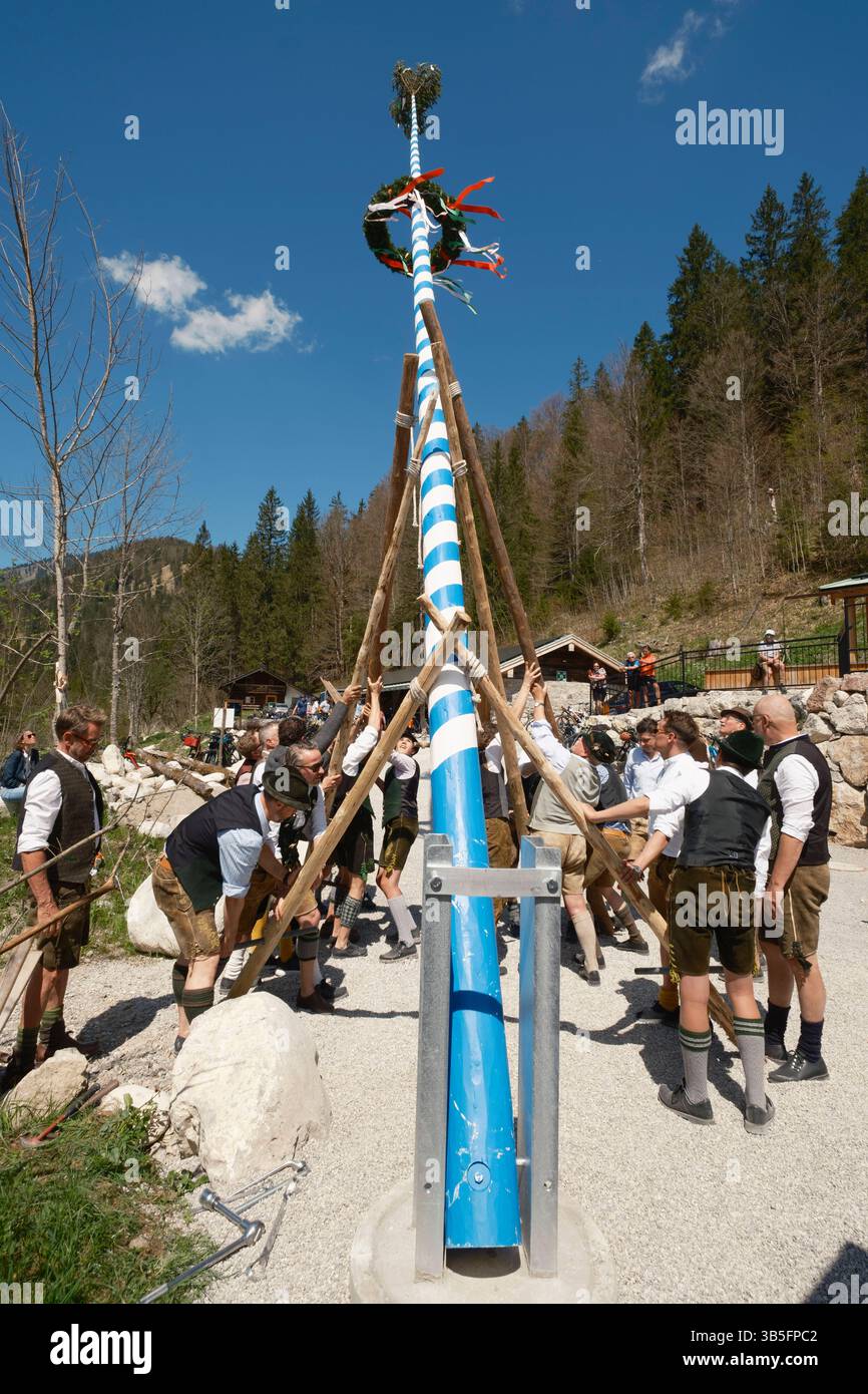 Beim Forsthaus Valepp, das der Gastronom Johannes Rabl gemeinsam mit FC ...