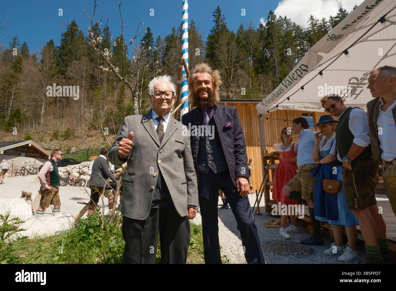 v.l. Werner Brombach Inhaber Erdinger Weissbier Brauerei und Luis ...