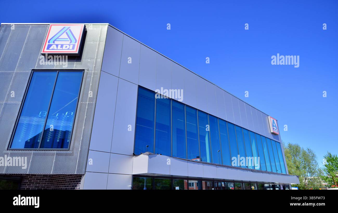 Warsaw, Poland. 1 May 2025. Logo and building of an Aldi market aut new ...