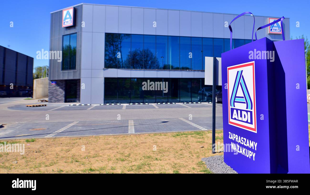 Warsaw, Poland. 1 May 2025. Logo and building of an Aldi market aut new ...