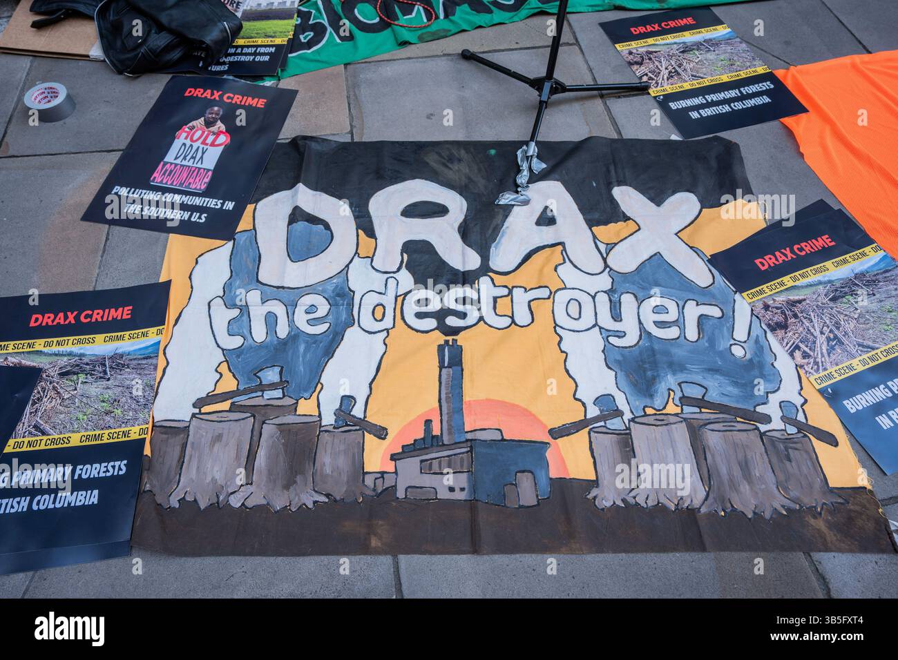Axe drax not trees hi-res stock photography and images - Alamy