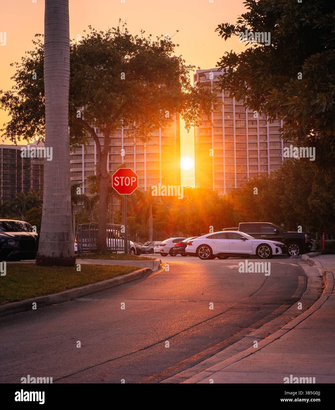 Traffic light sun reflection hi-res stock photography and images - Alamy