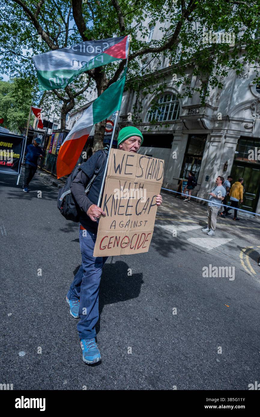 London, UK. 01st May, 2025. An Irish supporter of the pro-Palestinian ...