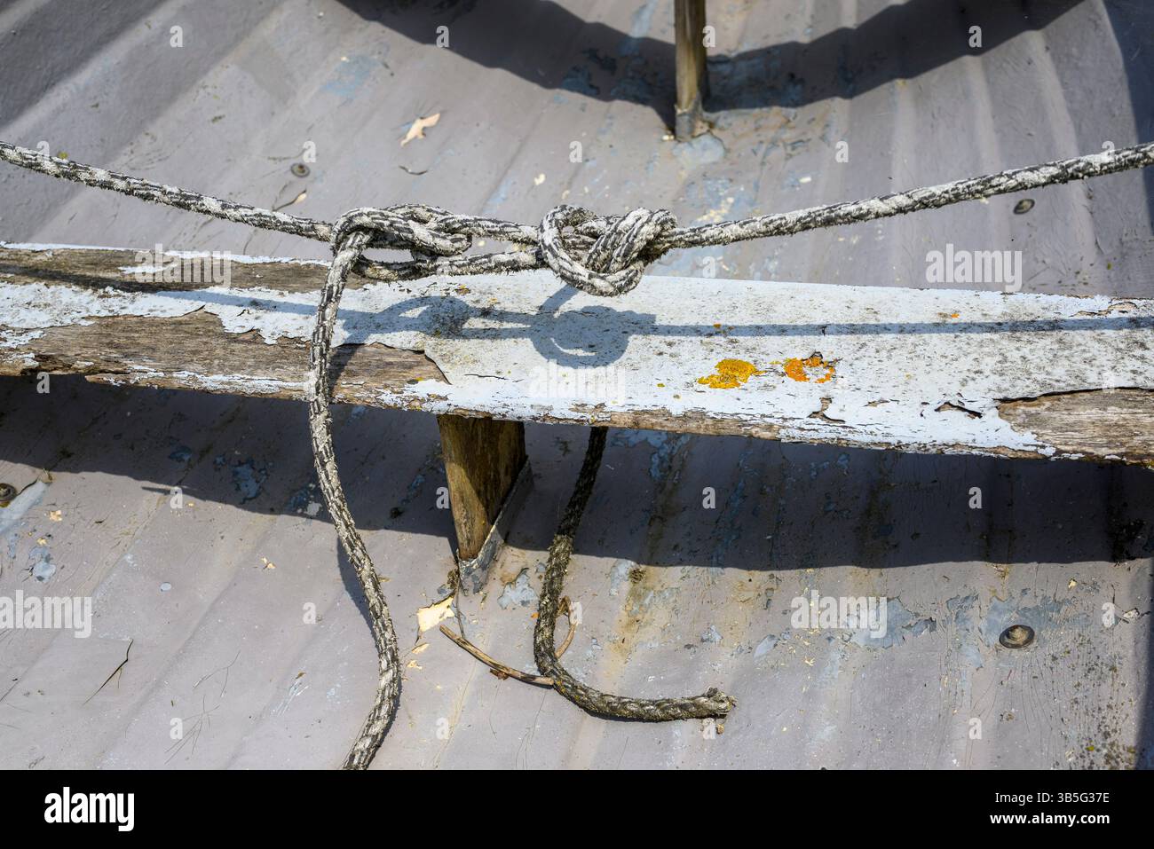 Old boat rope old hi-res stock photography and images - Alamy