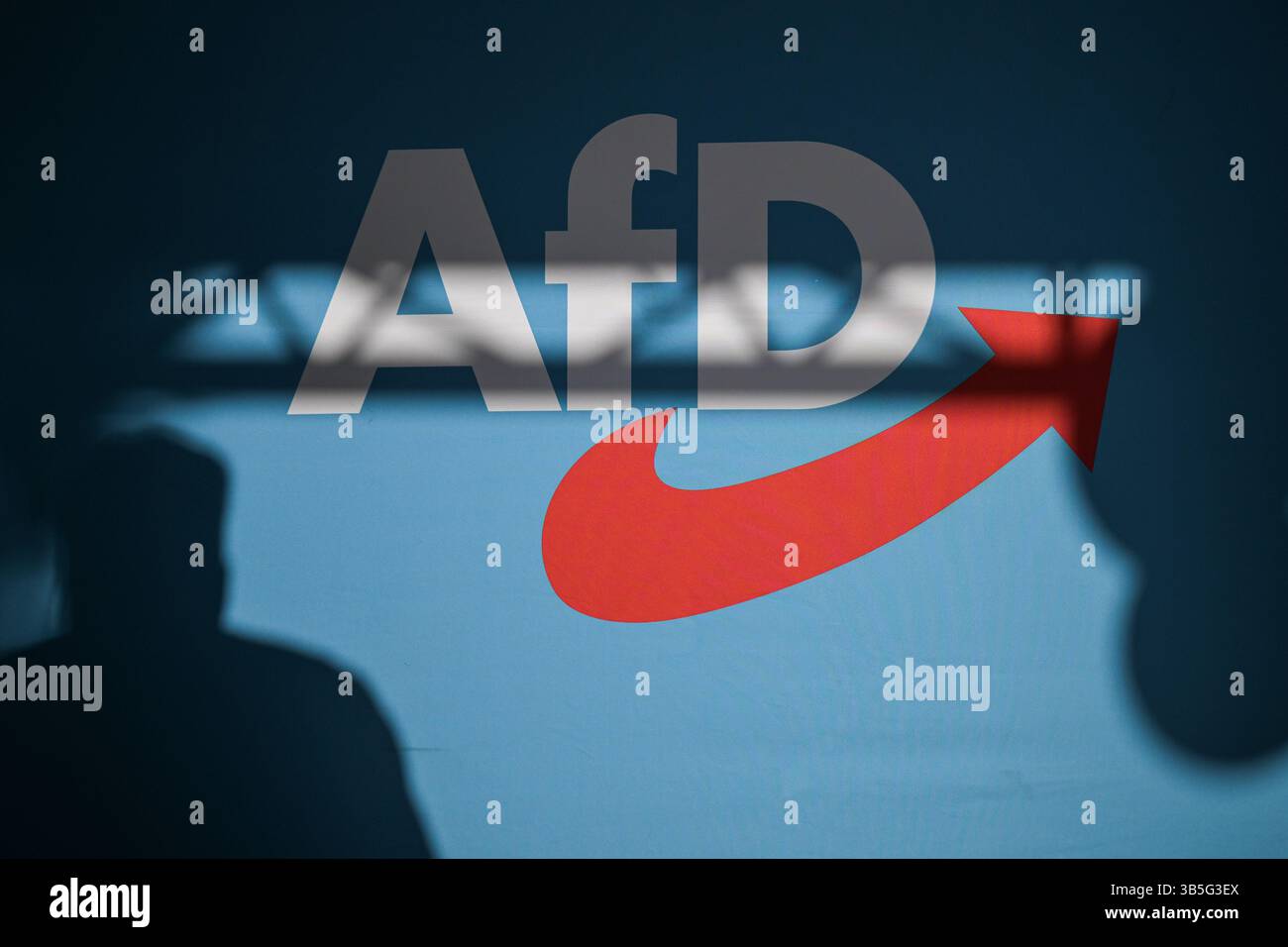 Bad Salzungen, Germany. 08th Aug, 2024. A speaker casts a shadow on the ...