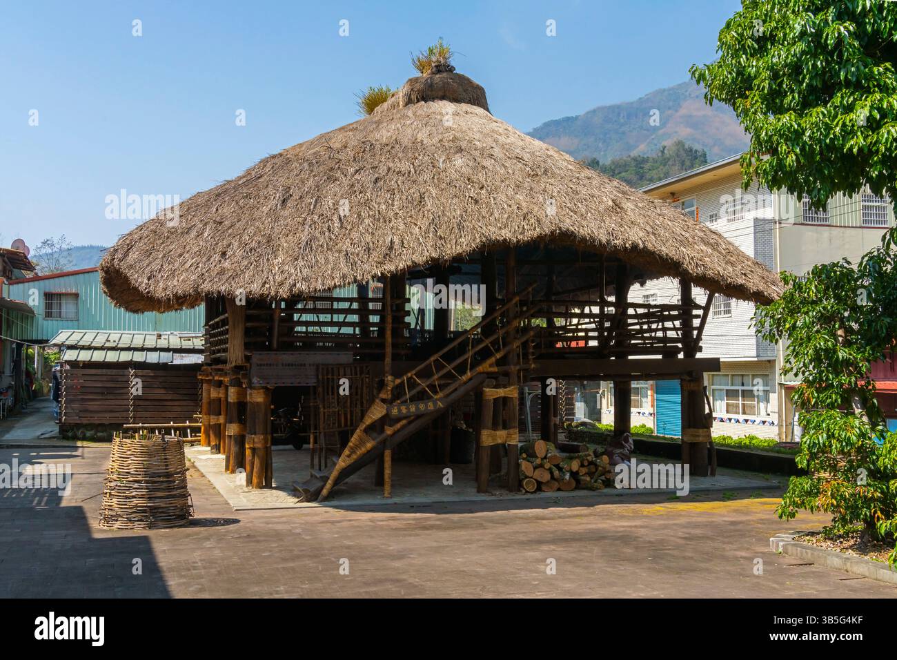 The Kuba grass roofed house, is a male assembly lounge in Dabang ...