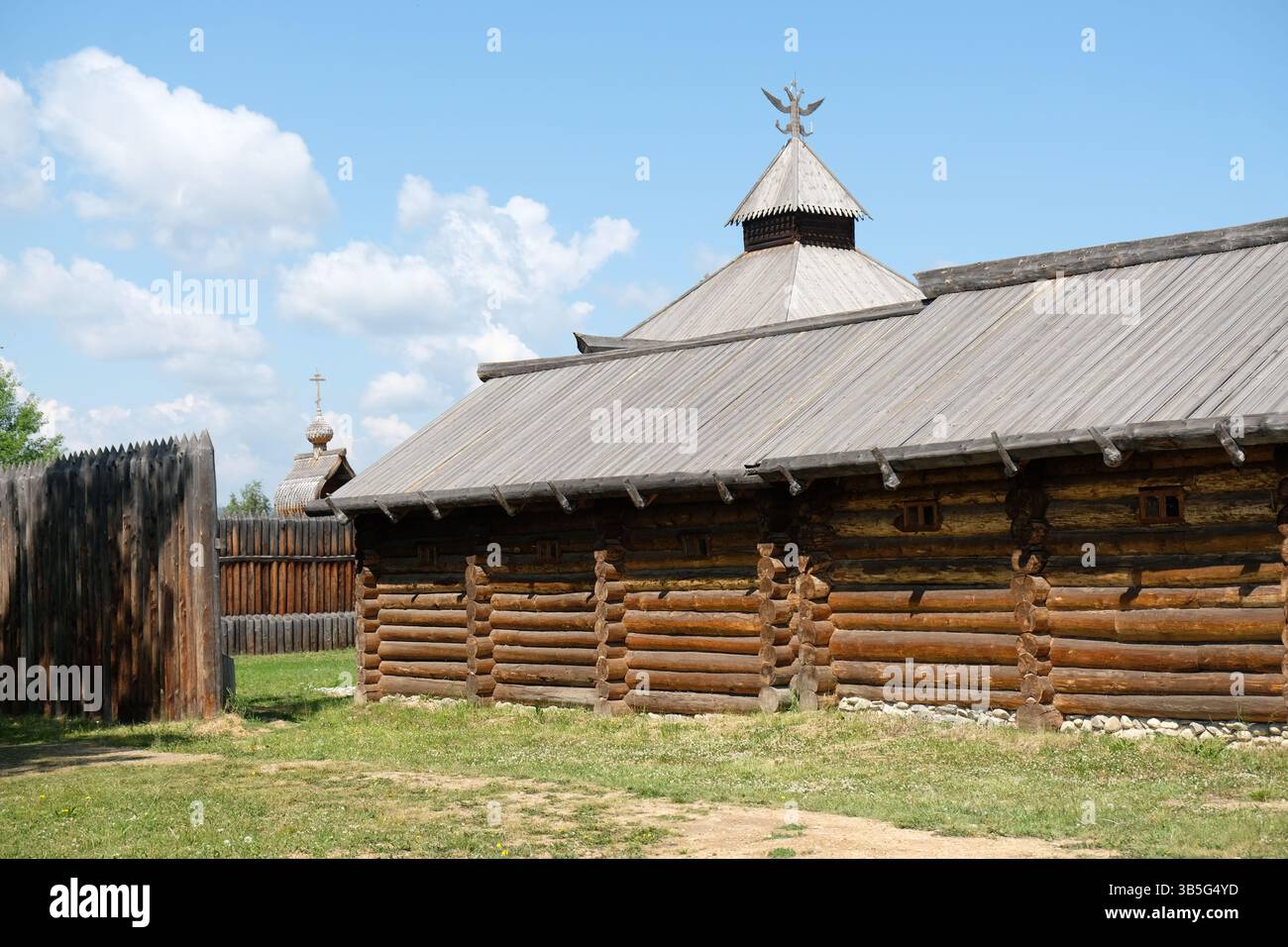 Wooden buildings in the traditional Old Russian style Stock Photo - Alamy