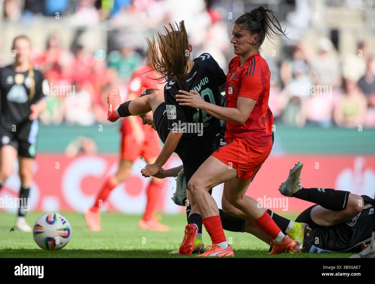 Cologne, Germany. 1st May, 2025. left to right: Tuana Mahmoud (HB ...