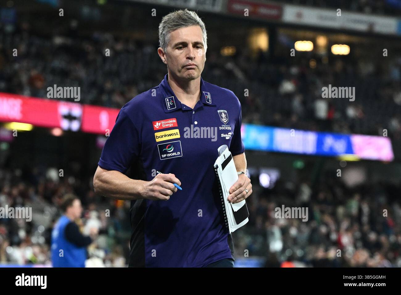 Fremantle Dockers head coach Justin Longmuir at the half time break ...