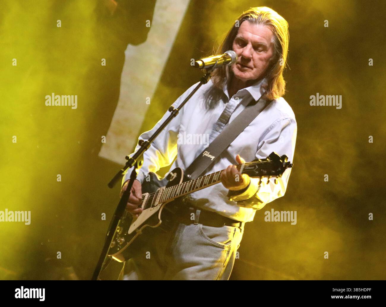 Ehemaliger Bee Gees Gitarrist Vince Melouney in 2025 Berlin Bee Gees ...