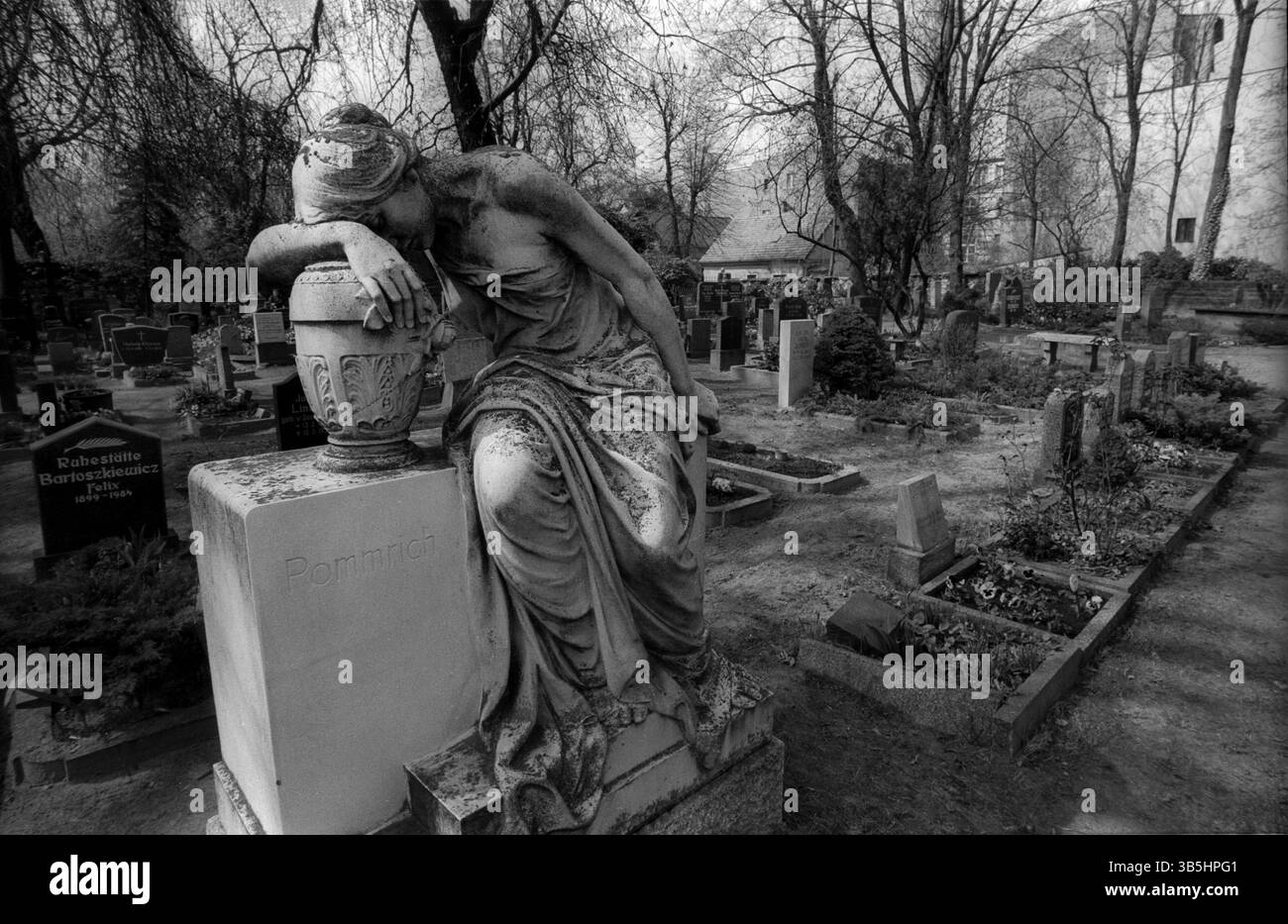 Germany, Berlin, 04.04.1992, Mourning figure (woman) at the French ...