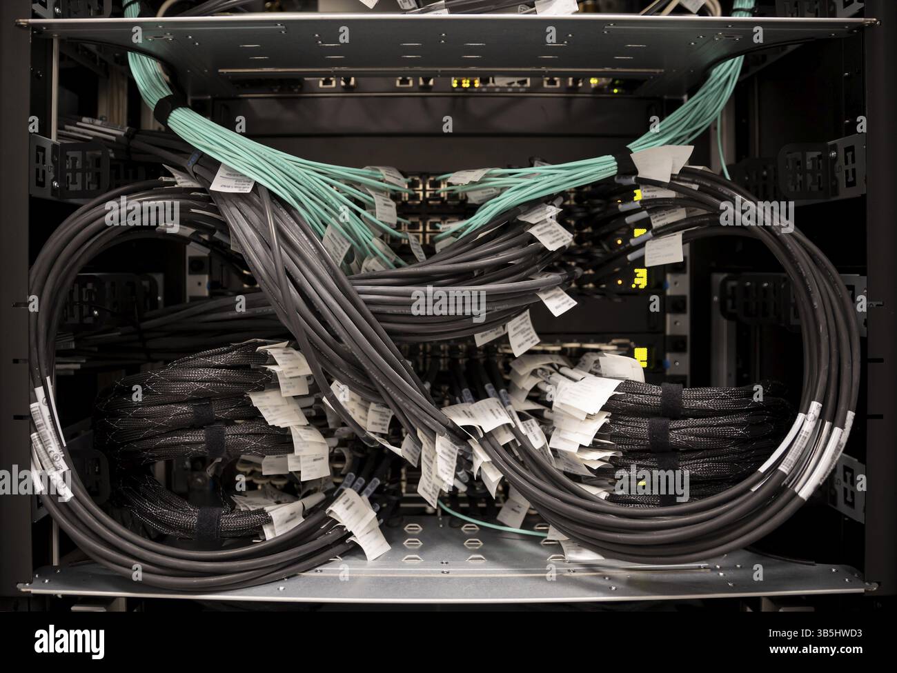 Cables technology hi-res stock photography and images - Alamy