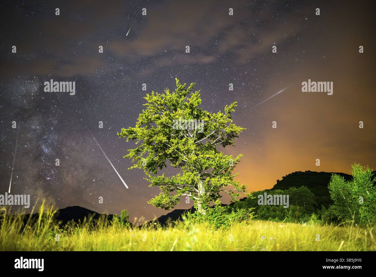 Perseid current hi-res stock photography and images - Alamy