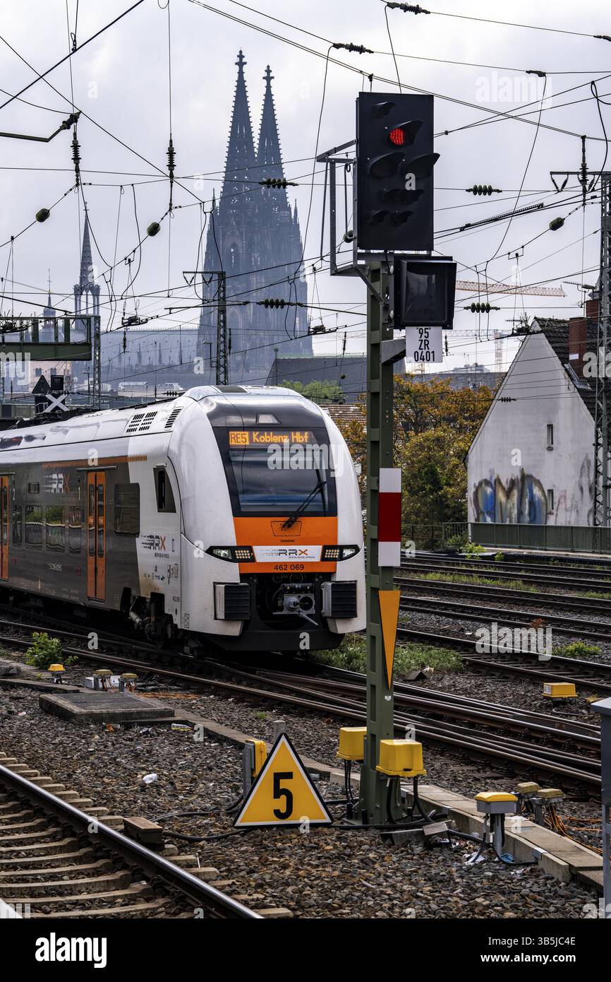 Rail transport between Cologne Central Station and Cologne-Hansaring ...