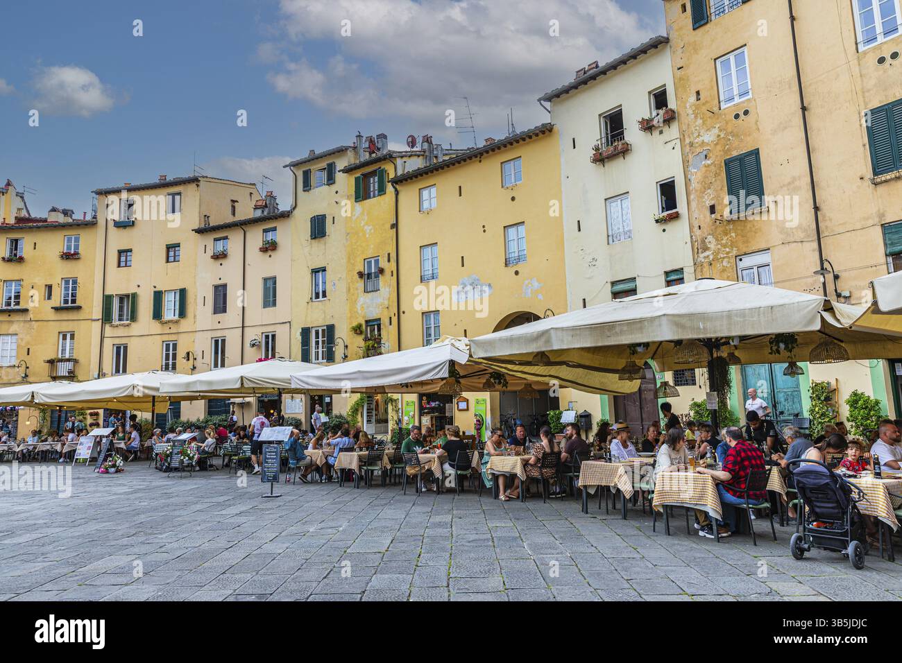 Street restaurants in the amphitheatre, historic city centre, Lucca ...