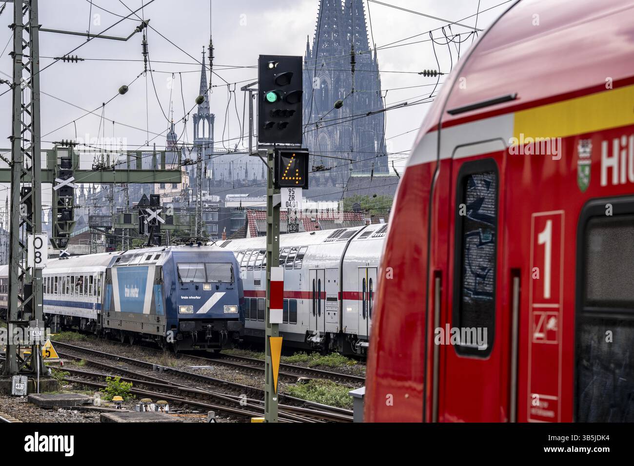Rail transport between Cologne Central Station and Cologne-Hansaring ...