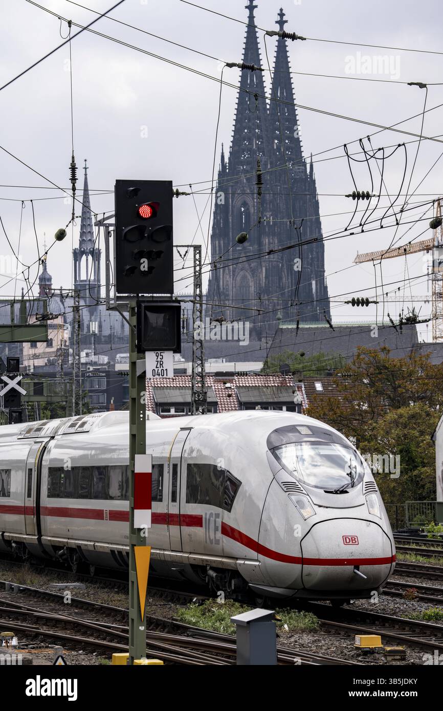 Rail transport between Cologne Central Station and Cologne-Hansaring ...
