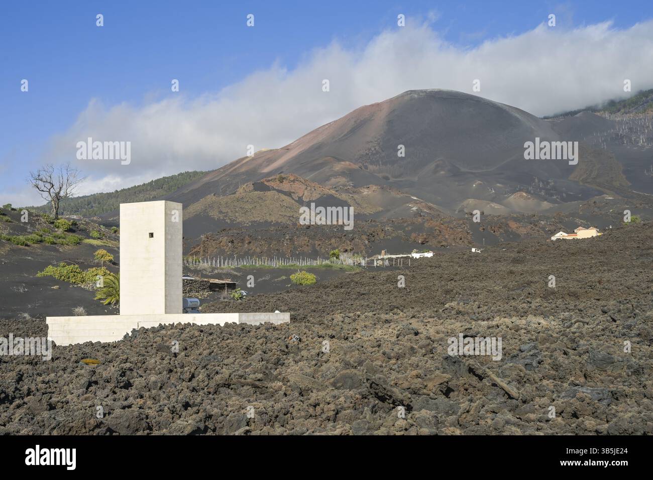 Destroyed house by the volcanic eruption of the Tajogaite volcano in ...