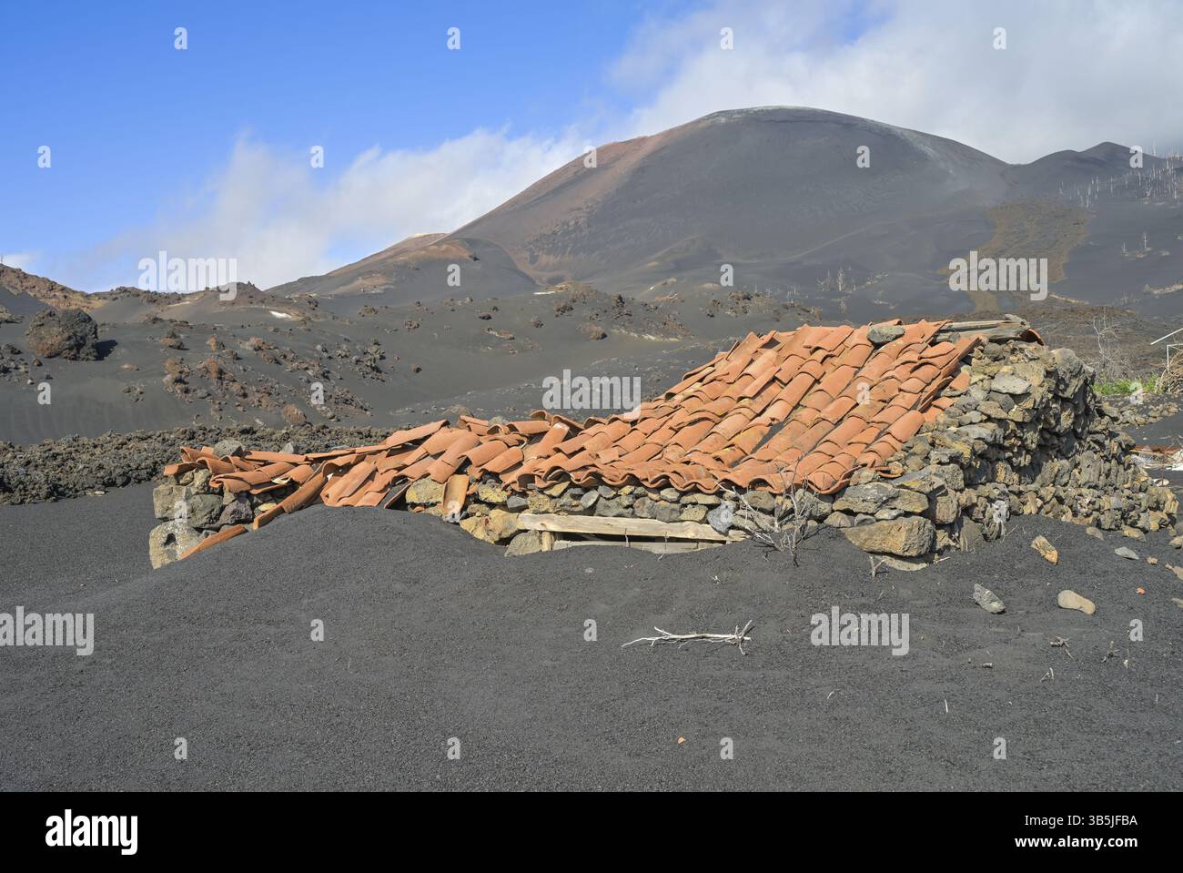 Destroyed house by the volcanic eruption of the Tajogaite volcano in ...
